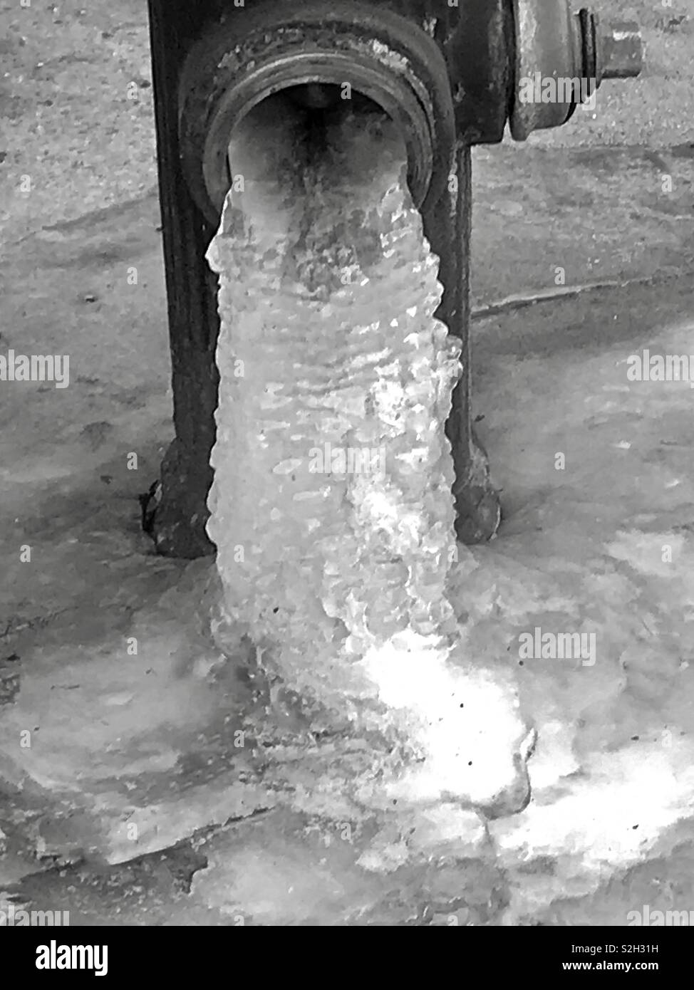 Frozen fire hydrant hi-res stock photography and images - Alamy