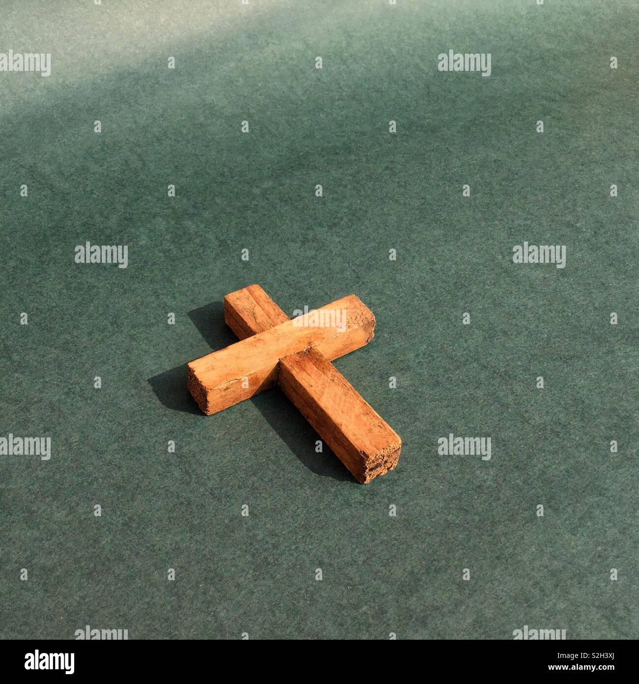 Small wooden cross Stock Photo - Alamy