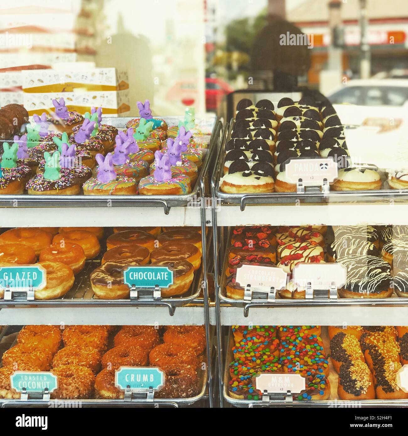 Donut shop hi-res stock photography and images - Alamy