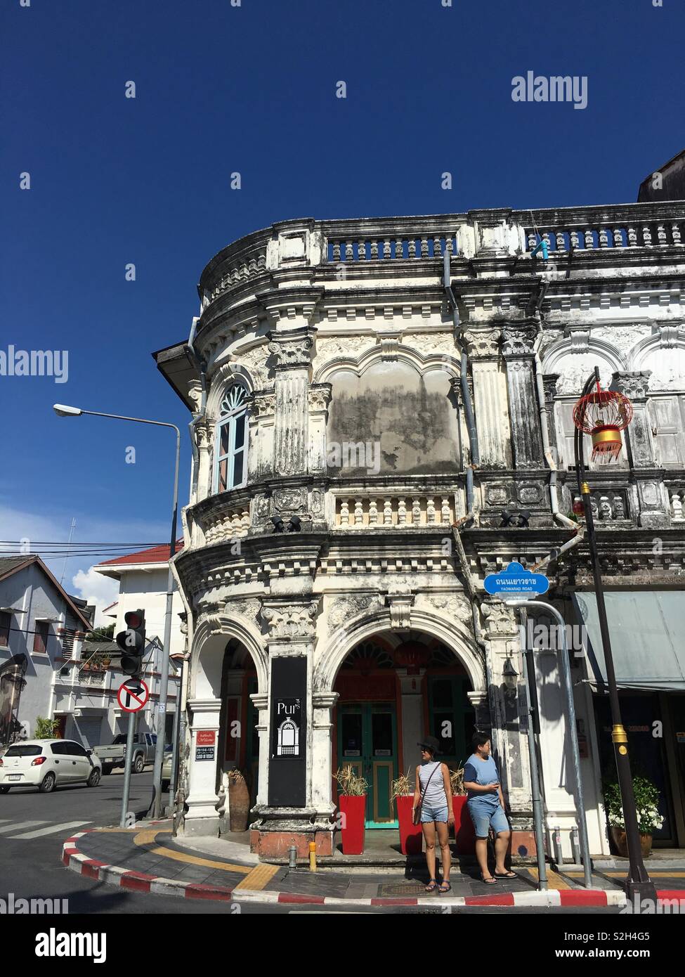 2 tourist looking for direction and traffic. Penang Stock Photo - Alamy
