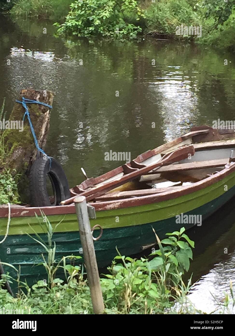 Rowboat and river hi-res stock photography and images - Alamy