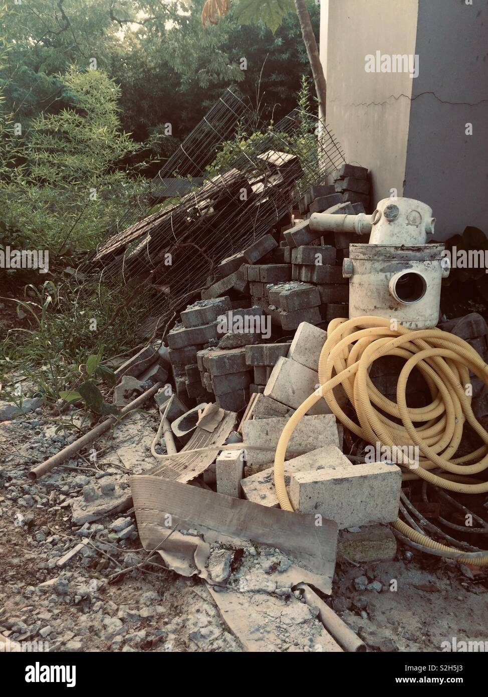 Garbage construction hi-res stock photography and images - Alamy