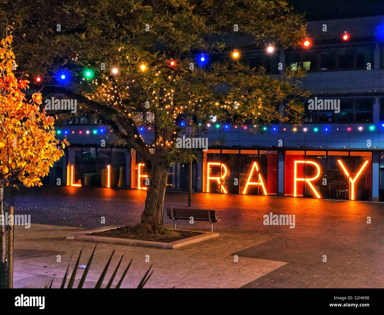 Neon library hi-res stock photography and images - Alamy