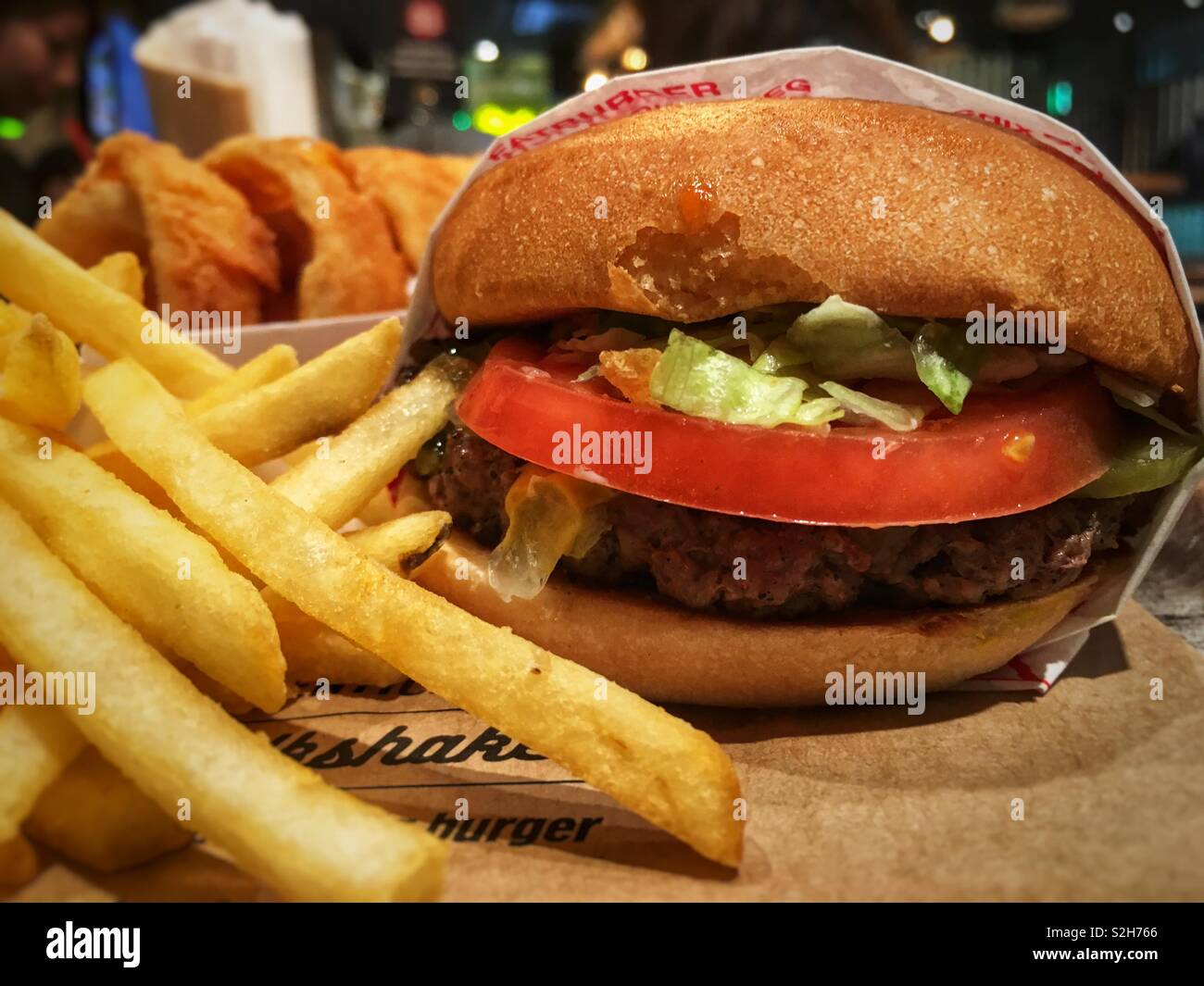 Hamburger lunch dinner hi-res stock photography and images - Alamy