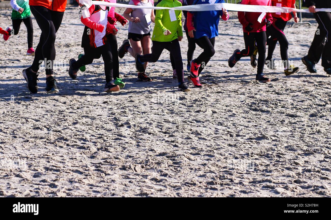 Children running race hi-res stock photography and images - Alamy