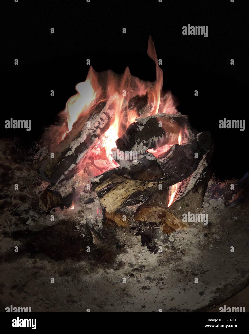 Burning Log Fire Stock Photo - Alamy