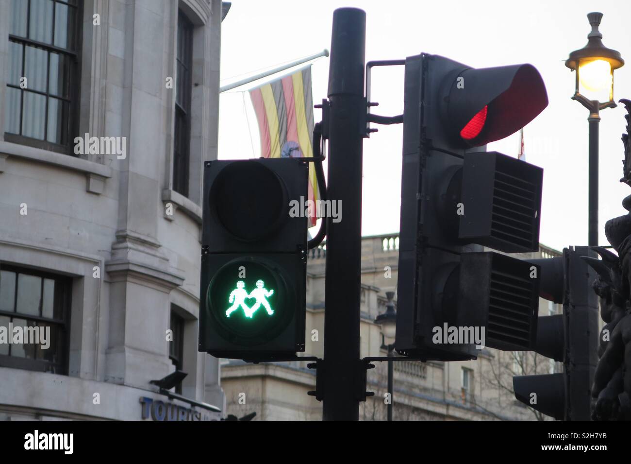 Pedestrian signal hi-res stock photography and images - Alamy