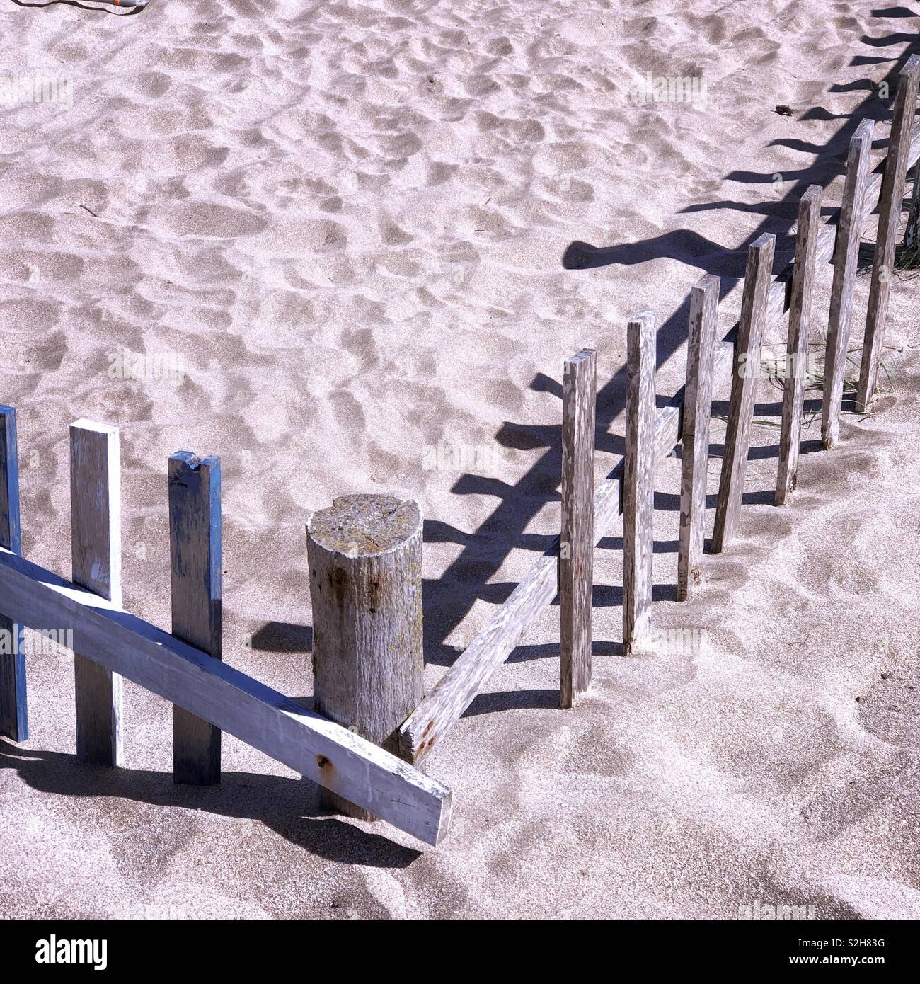 Beach fence hi-res stock photography and images - Alamy