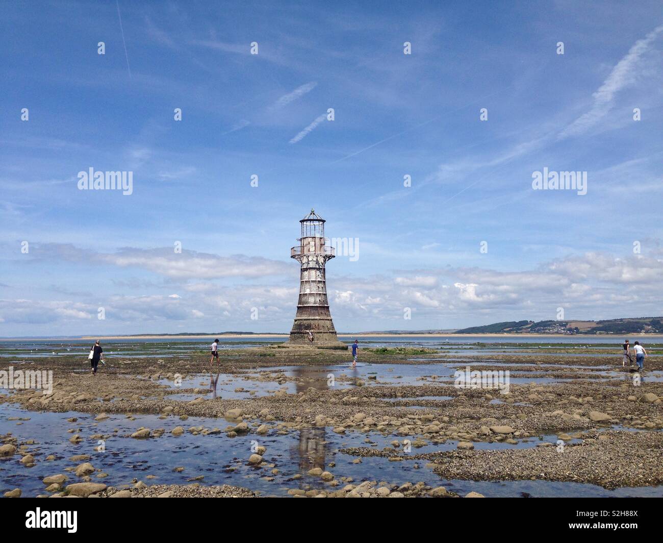 Lighthouse at low tide hi-res stock photography and images - Alamy