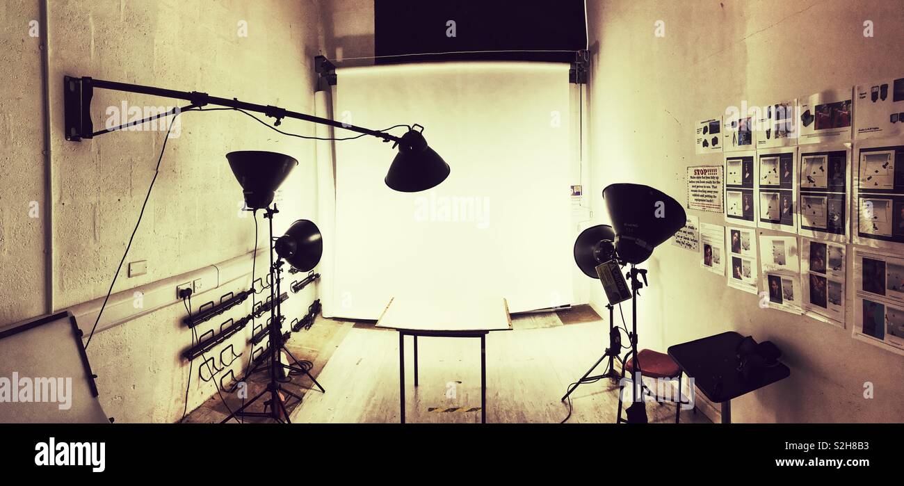 Small continuous lightning photography studio Stock Photo - Alamy