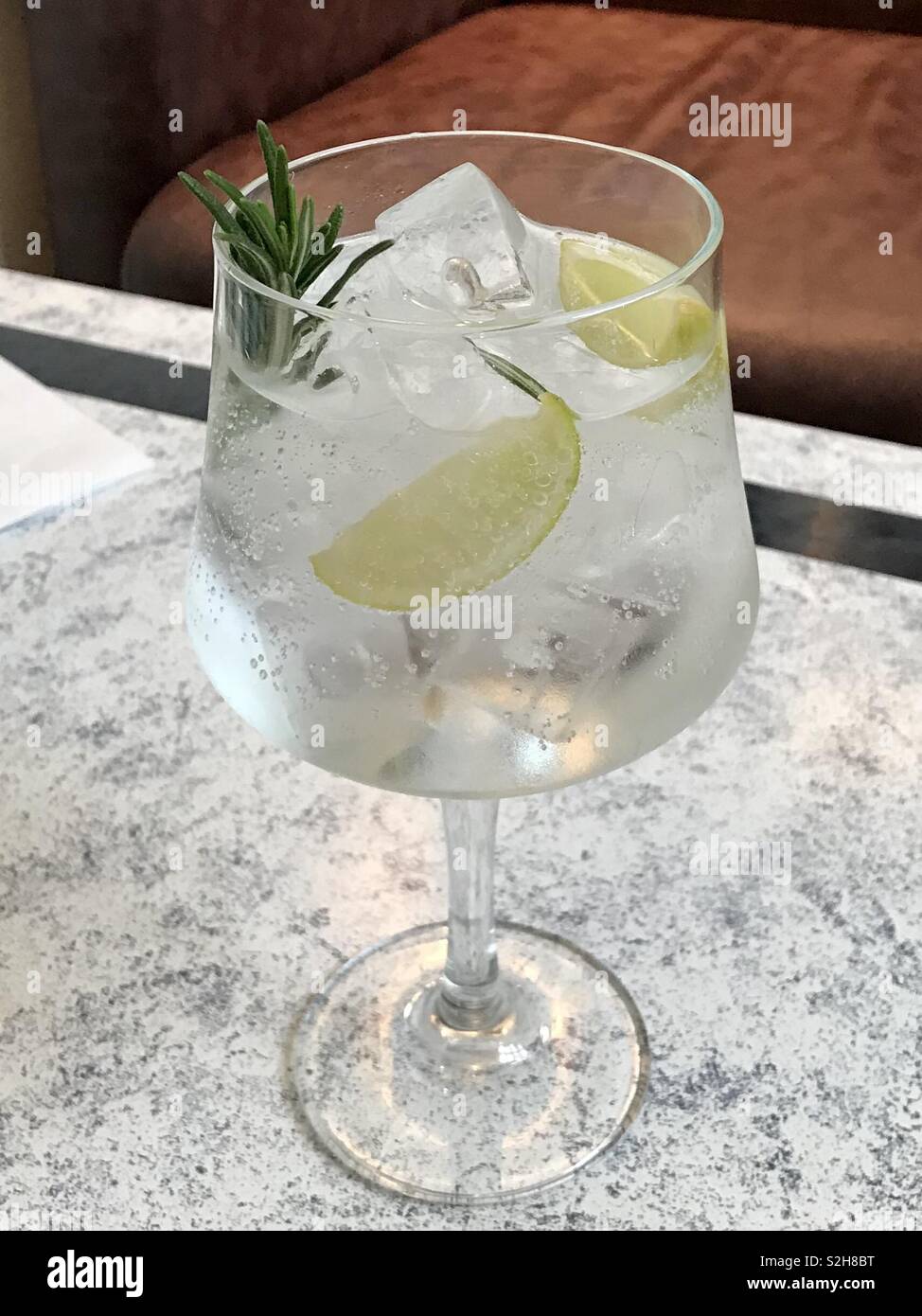 Refreshing gin and tonic Stock Photo - Alamy