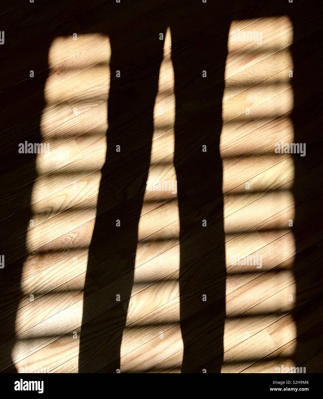 Shadow blinds hi-res stock photography and images - Alamy