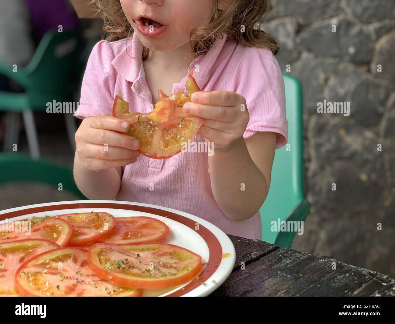 Children eating a tomato Stock Photo - Alamy