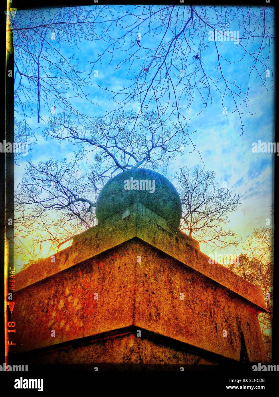 Ball and column hi-res stock photography and images - Alamy