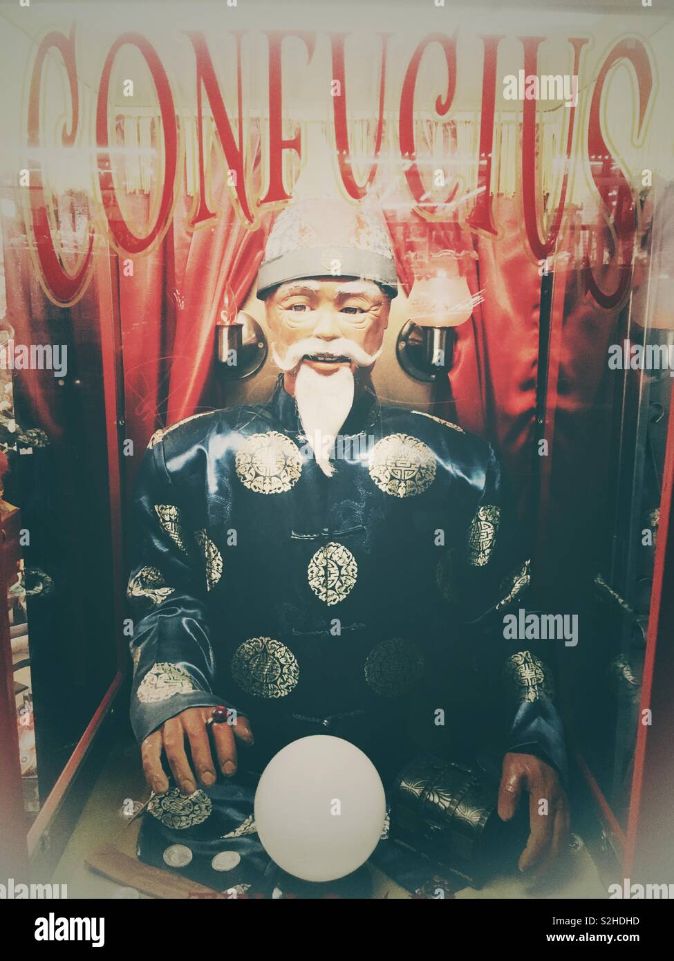 Chinese fortune teller hi-res stock photography and images - Alamy