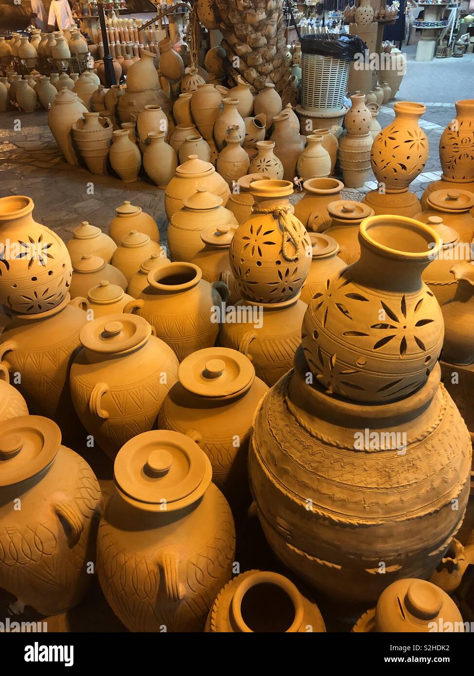 Pottery pots hi-res stock photography and images - Alamy