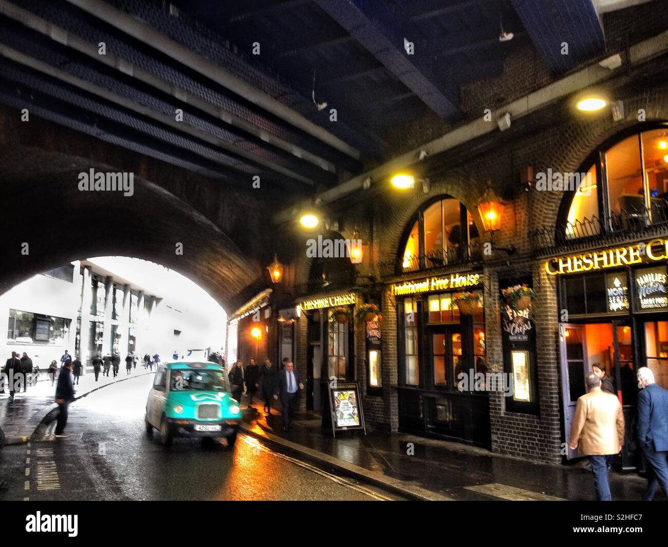 Railway arches and pub hi-res stock photography and images - Alamy