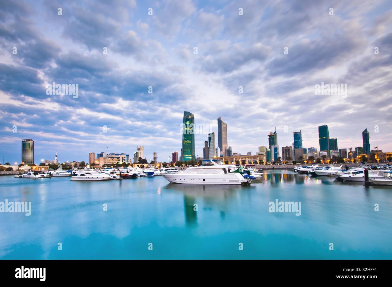 Kuwait capital city hi-res stock photography and images - Alamy