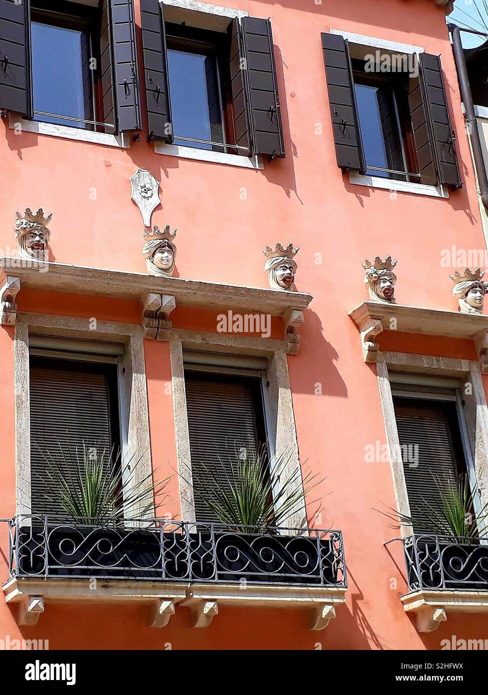 Venetian windows Venice house Stock Photo - Alamy