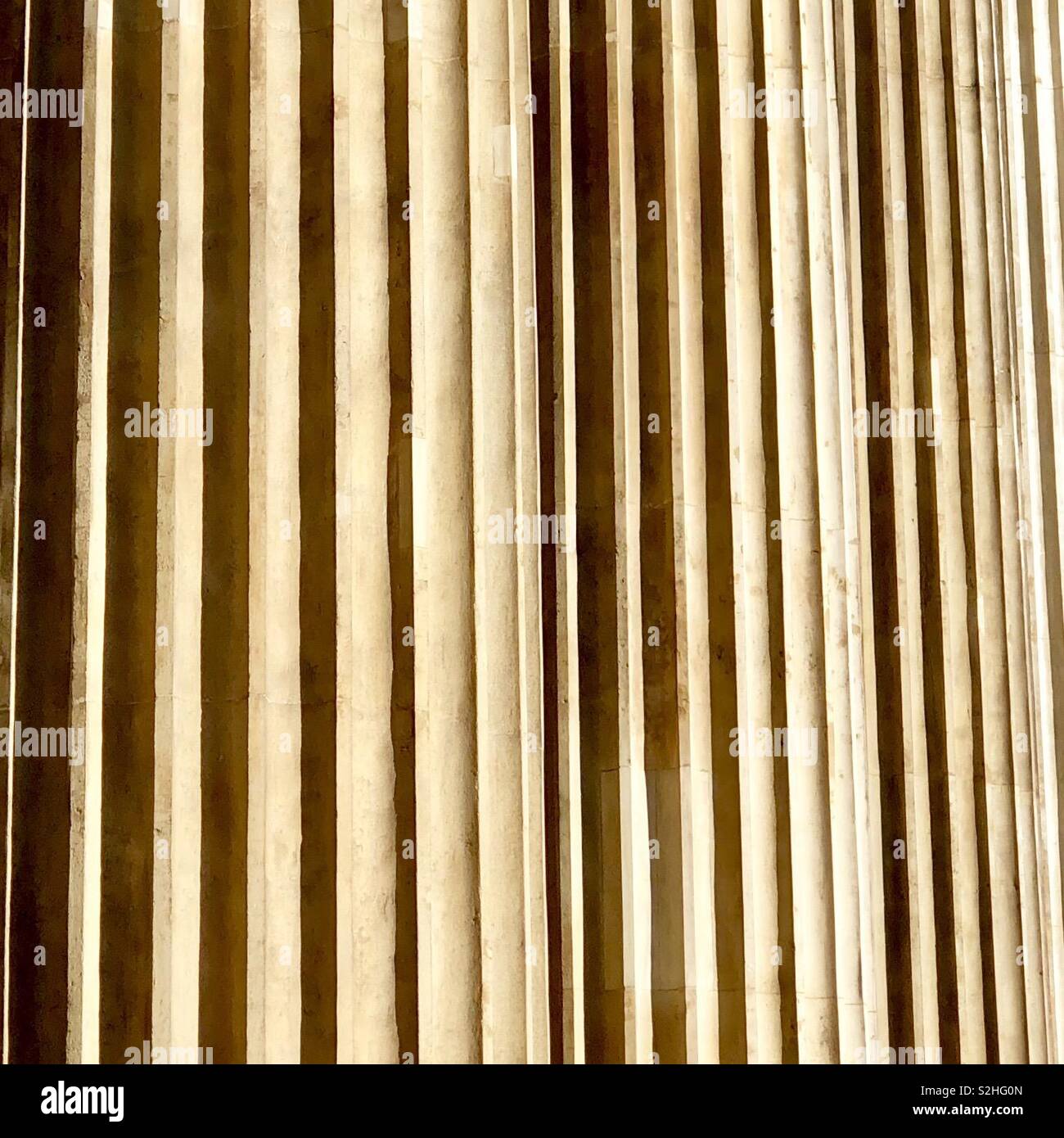 Columns frame hi-res stock photography and images - Alamy