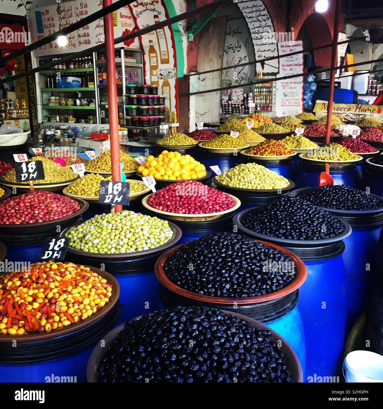 Olive market hi-res stock photography and images - Alamy