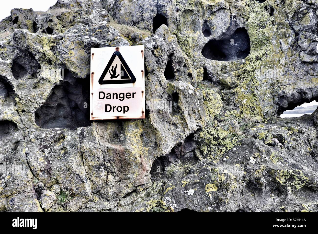 Do not climb on the rocks warning sign hi-res stock photography and ...