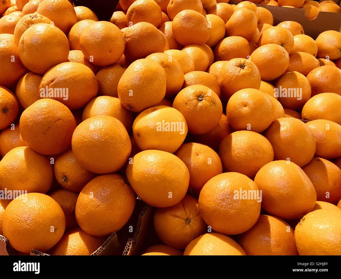 Big oranges hi-res stock photography and images - Alamy