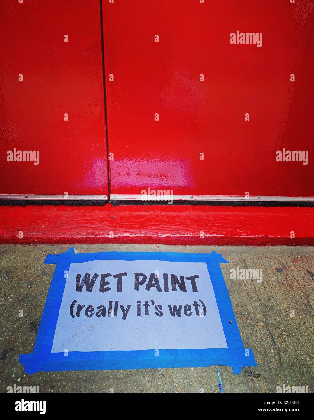 Do not touch wet paint hi-res stock photography and images - Alamy
