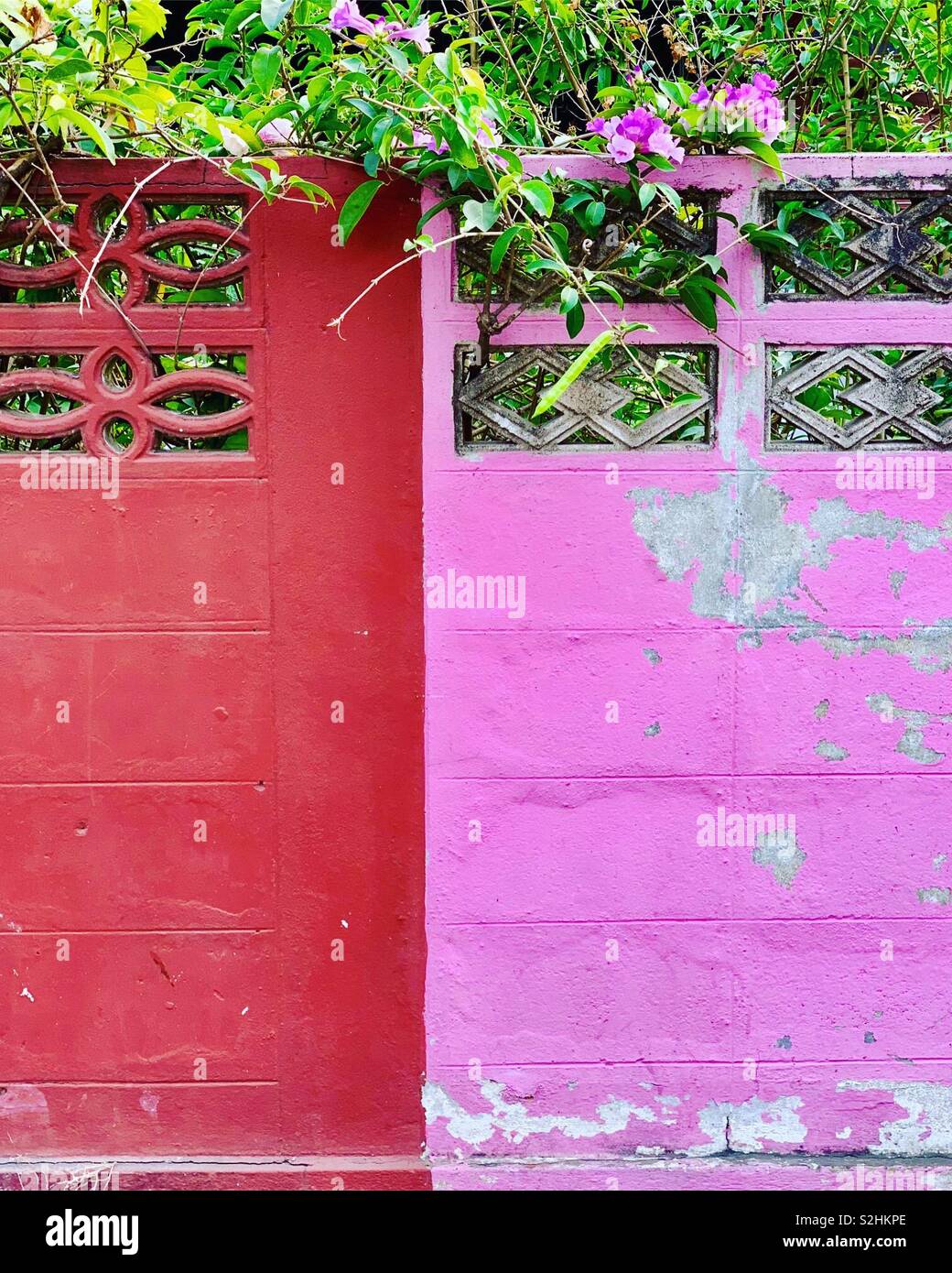 Dual wall hi-res stock photography and images - Alamy