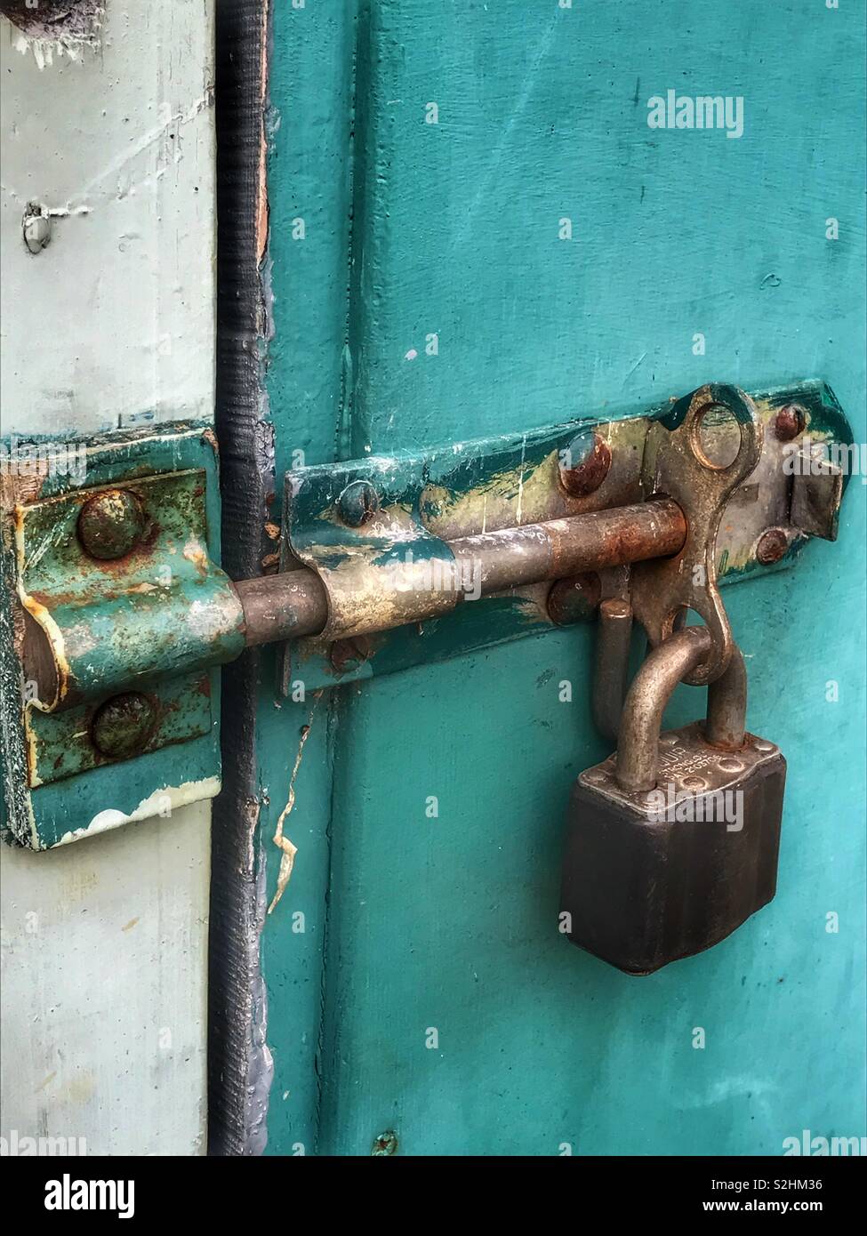Rusted lock hi-res stock photography and images - Alamy