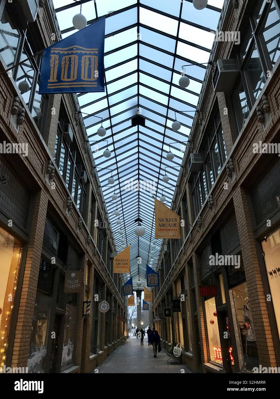Shopping center storefronts hi-res stock photography and images - Alamy