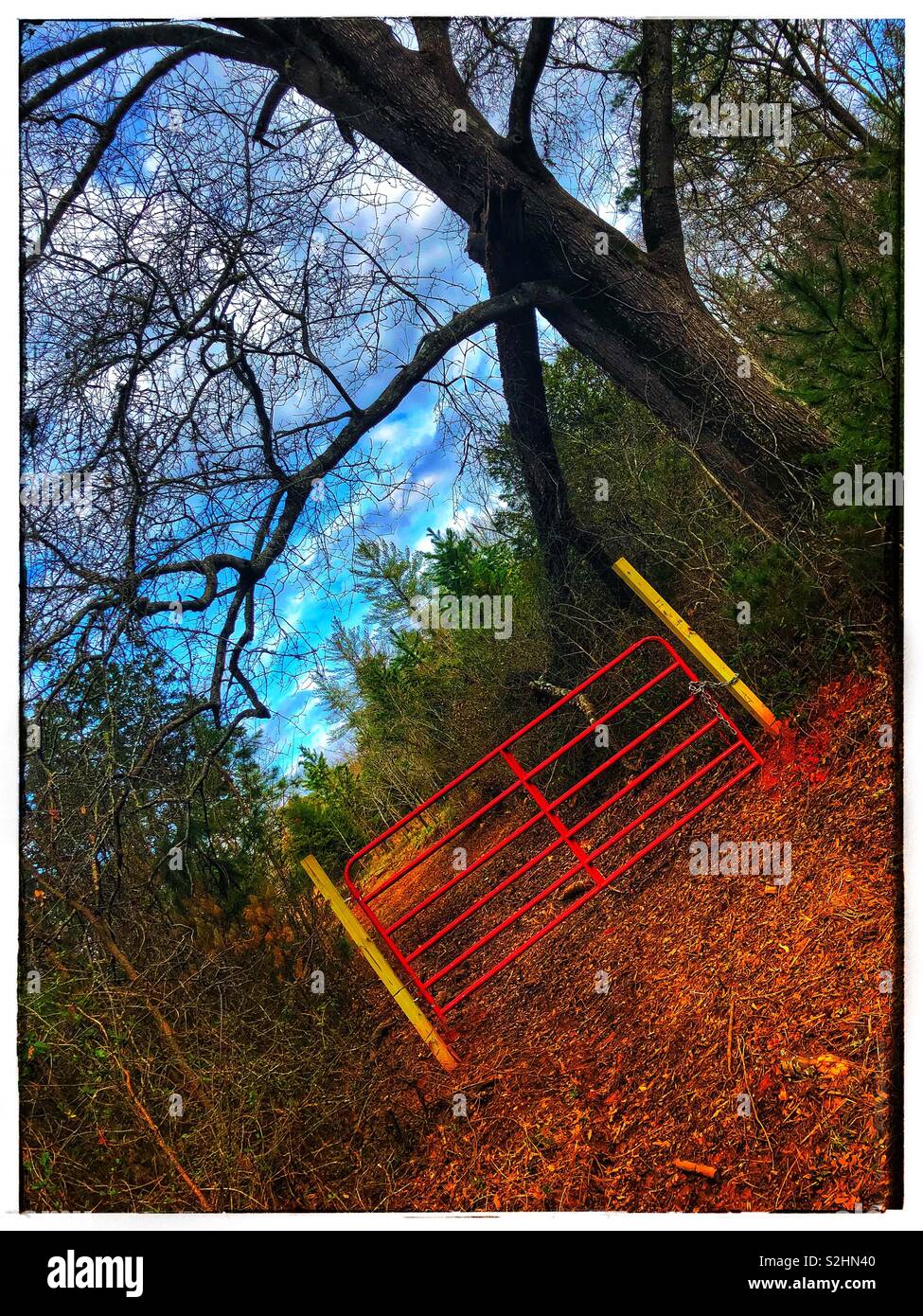 Red gate in the country Stock Photo - Alamy