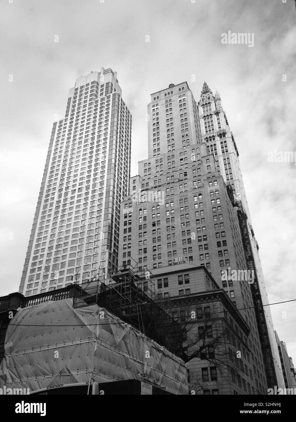 Building black white hi-res stock photography and images - Alamy