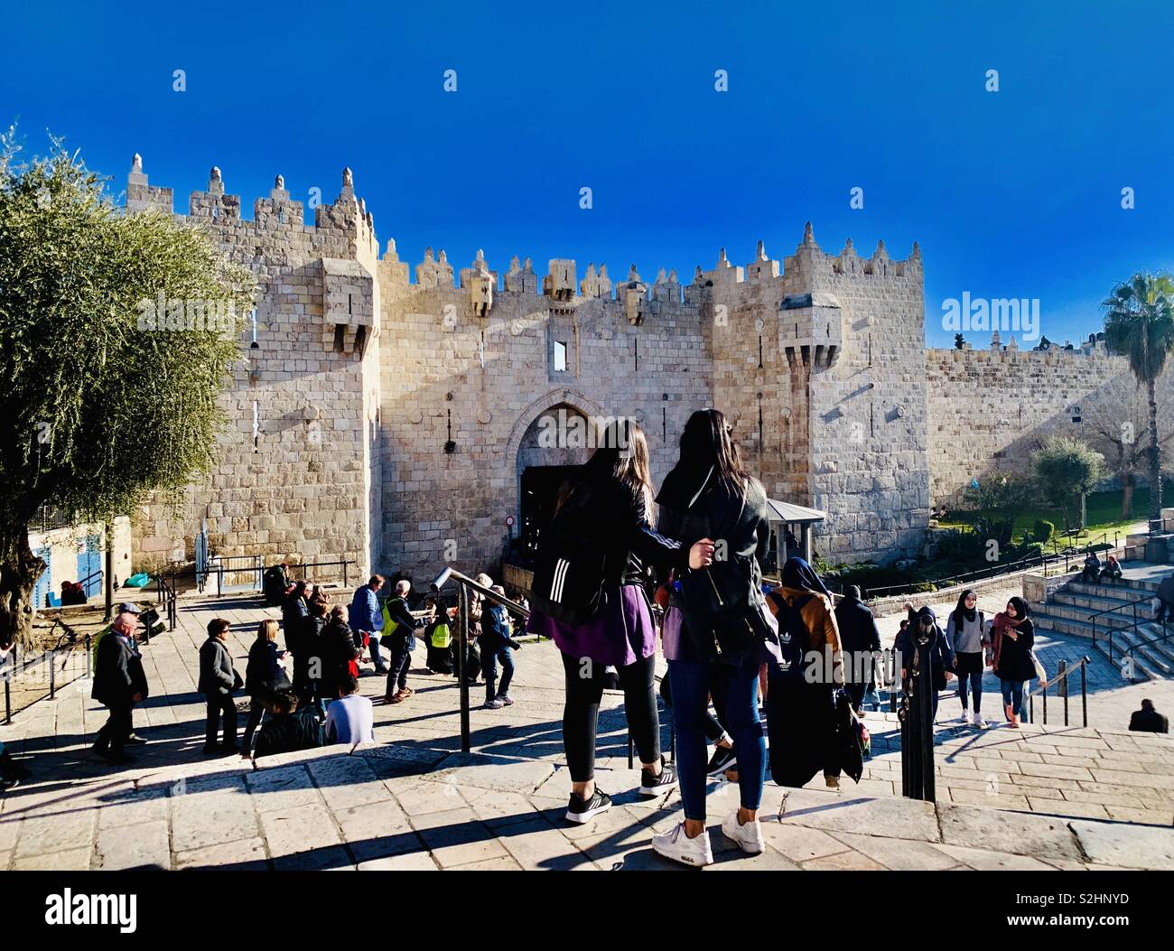 The vibrant square in front of Damascus Gate in East Jerusalem Stock ...
