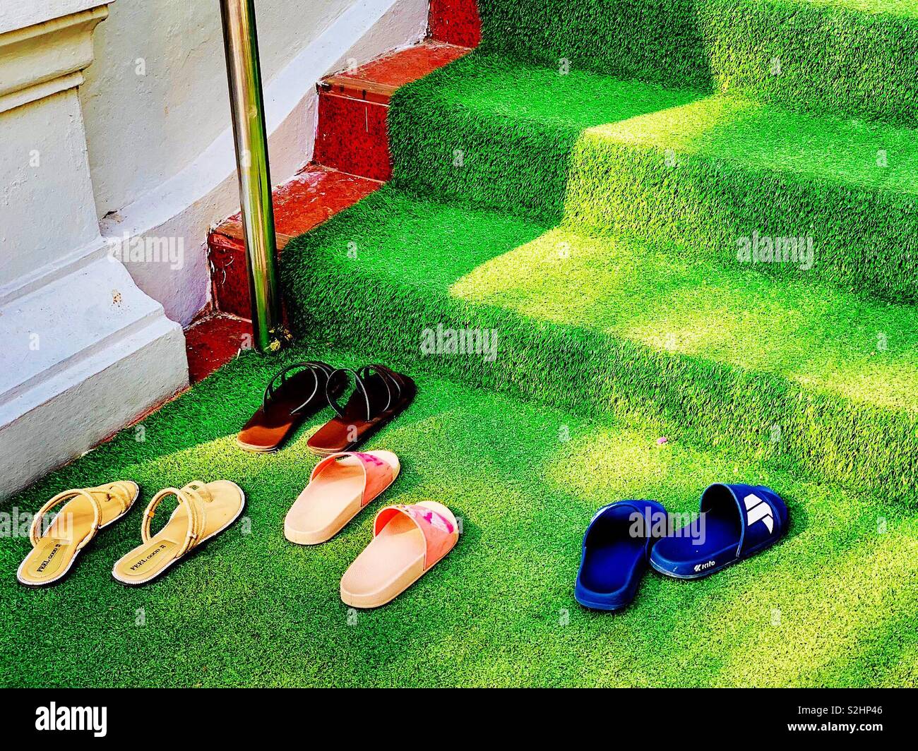 Shoes in front buddhist temple hi-res stock photography and images - Alamy