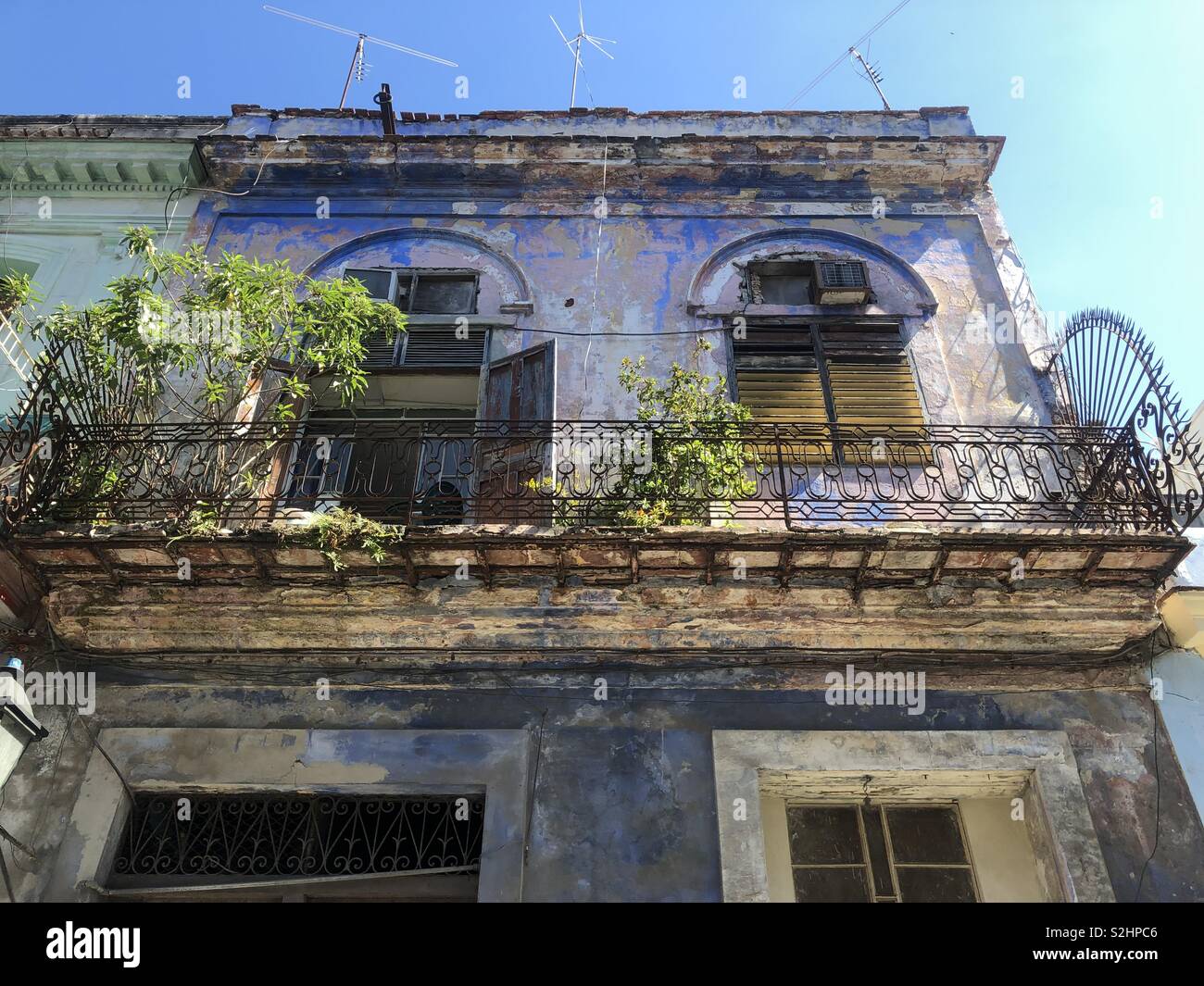 Side street building Stock Photo - Alamy