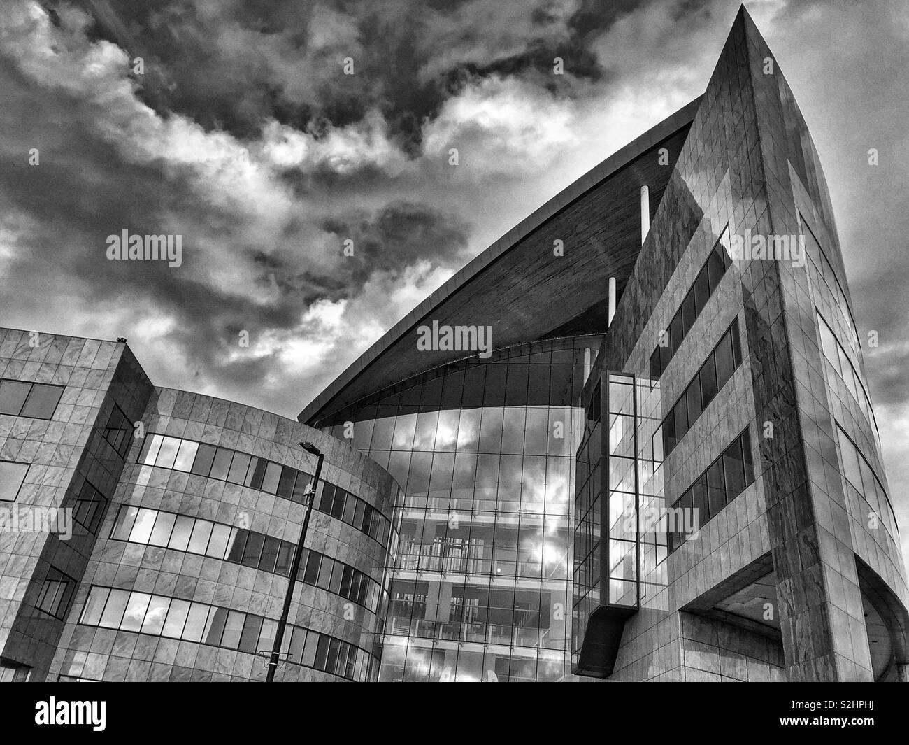 Atradius building in cardiff bay Black and White Stock Photos & Images ...