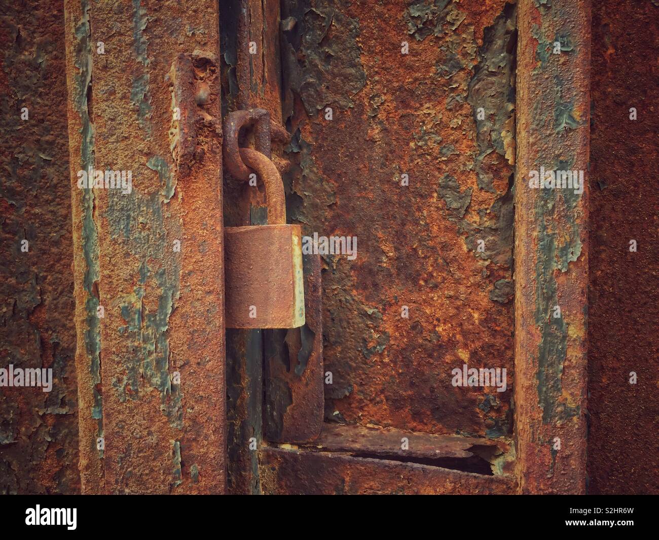 Old lock on rusty gate Stock Photo - Alamy