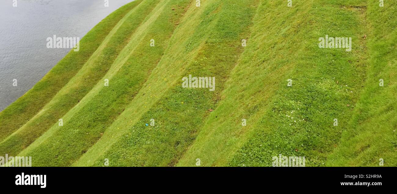 Grass embankment hi-res stock photography and images - Alamy