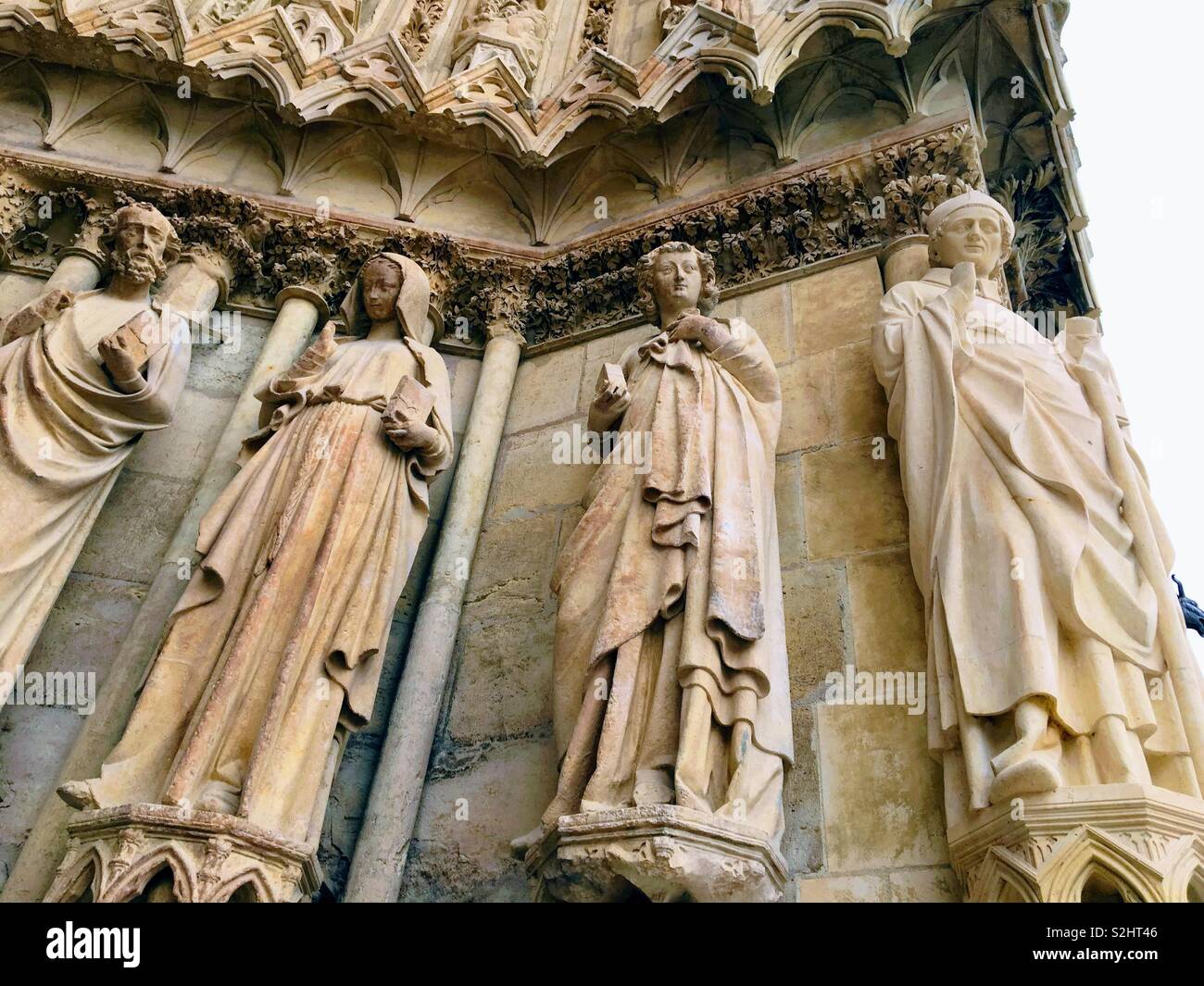 Reims cathedral sculpture hi-res stock photography and images - Alamy