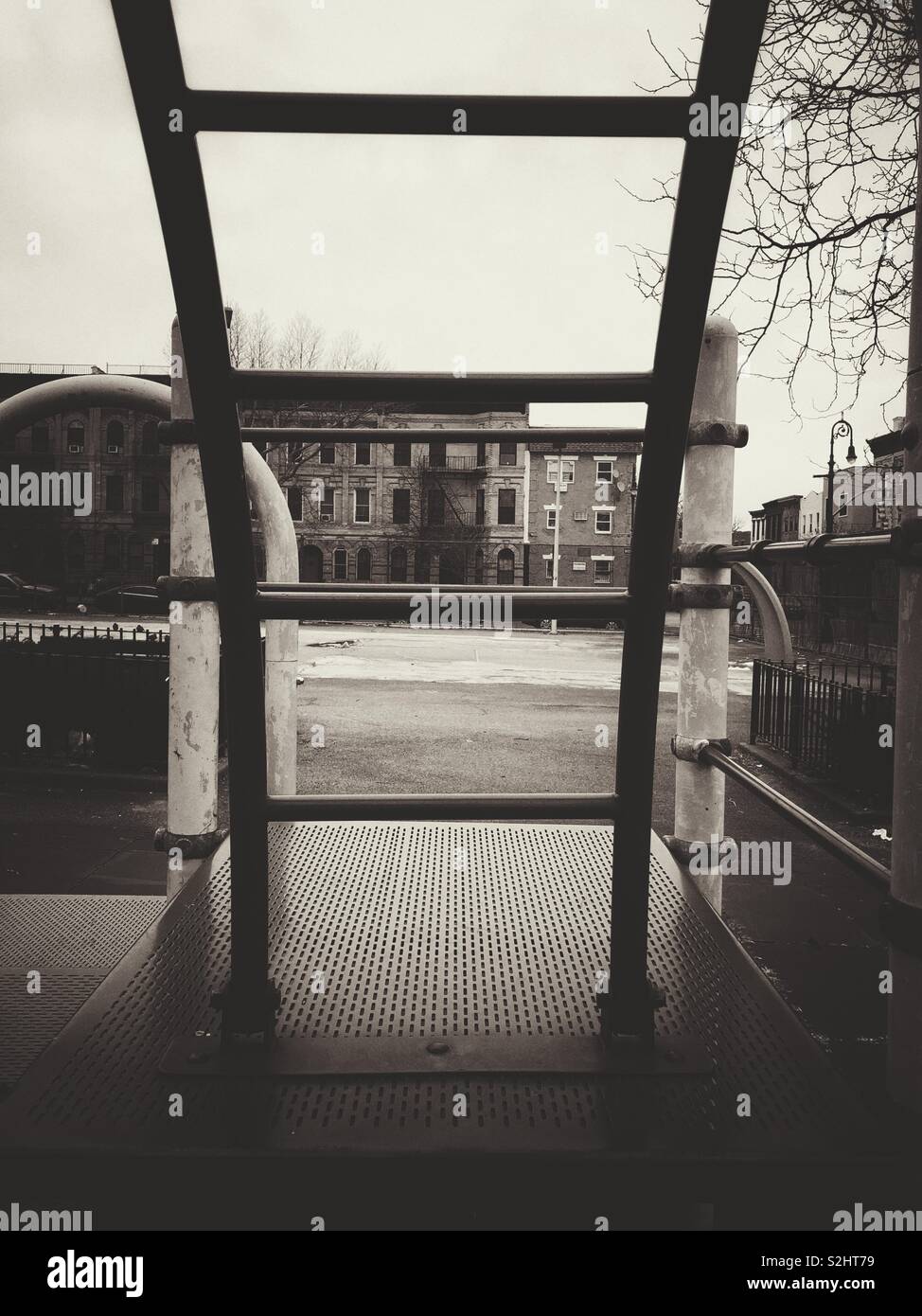 Monkey bars kids hi-res stock photography and images - Alamy