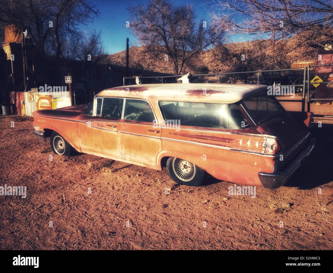 Old berline car in the backyard of a house along the road 66 Stock ...