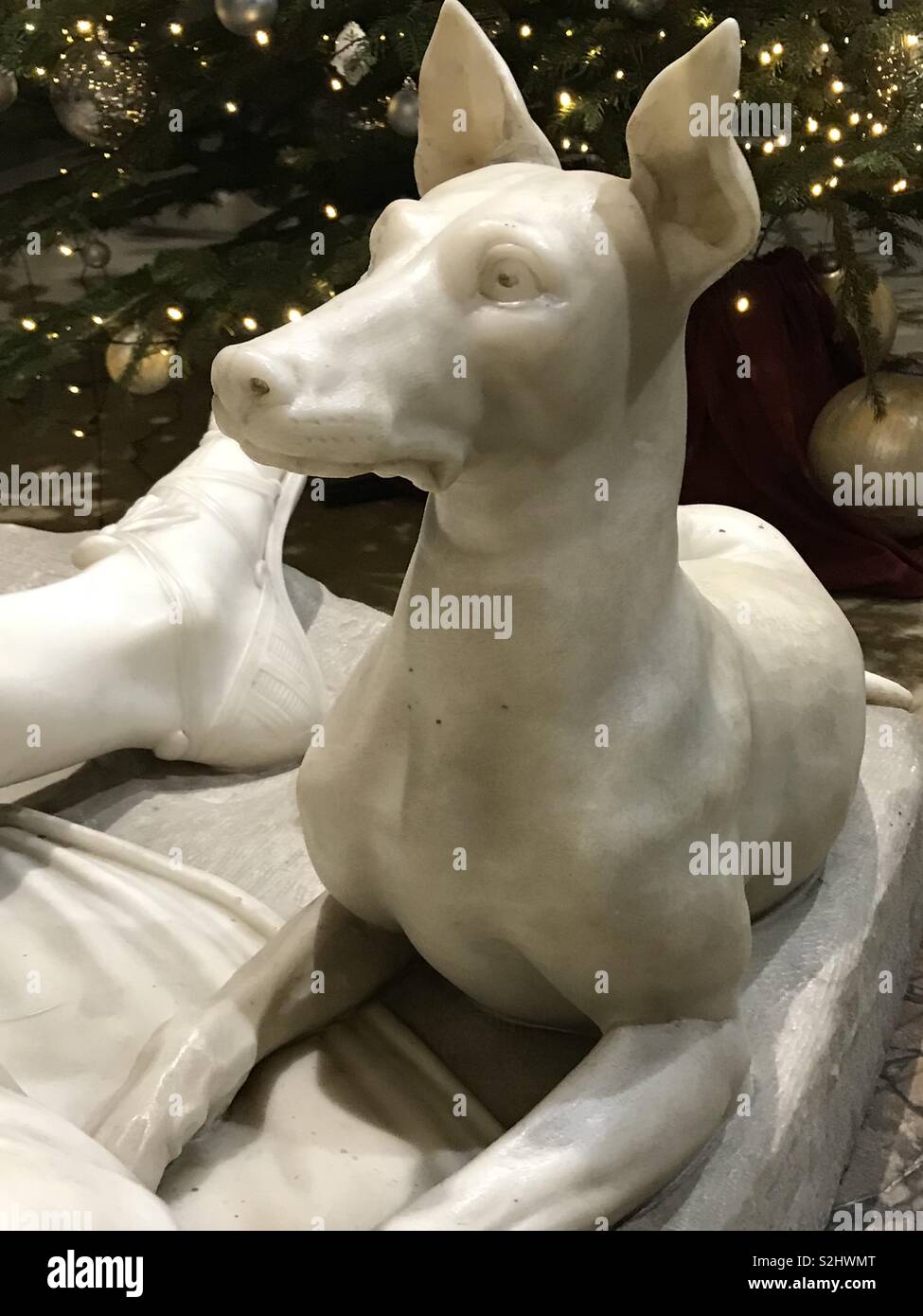 Marble statue of dog Stock Photo - Alamy