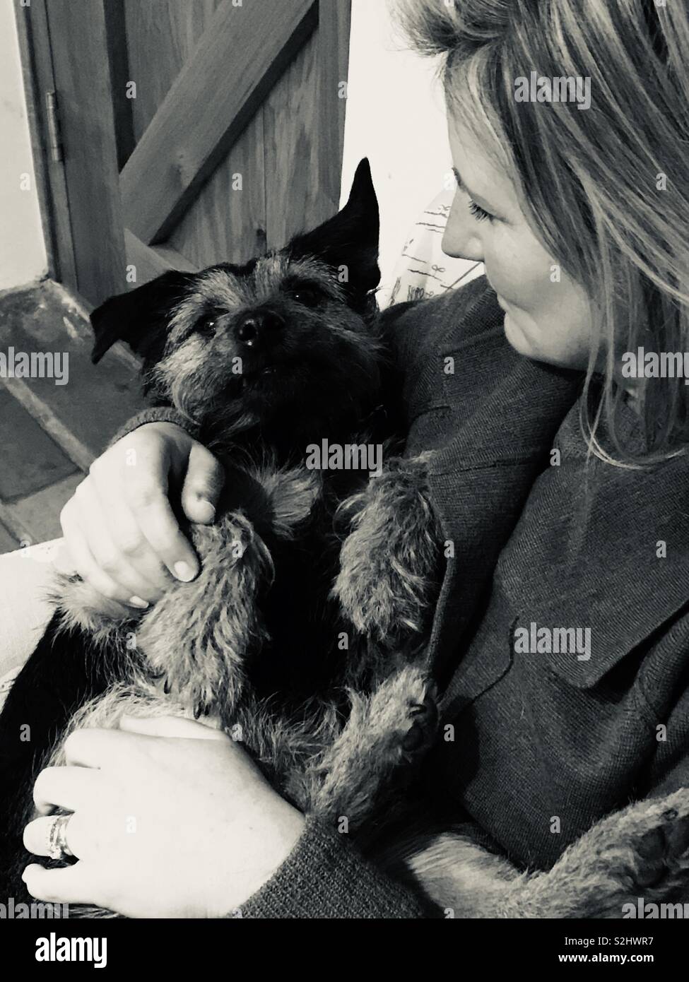 Cuddles hi-res stock photography and images - Alamy