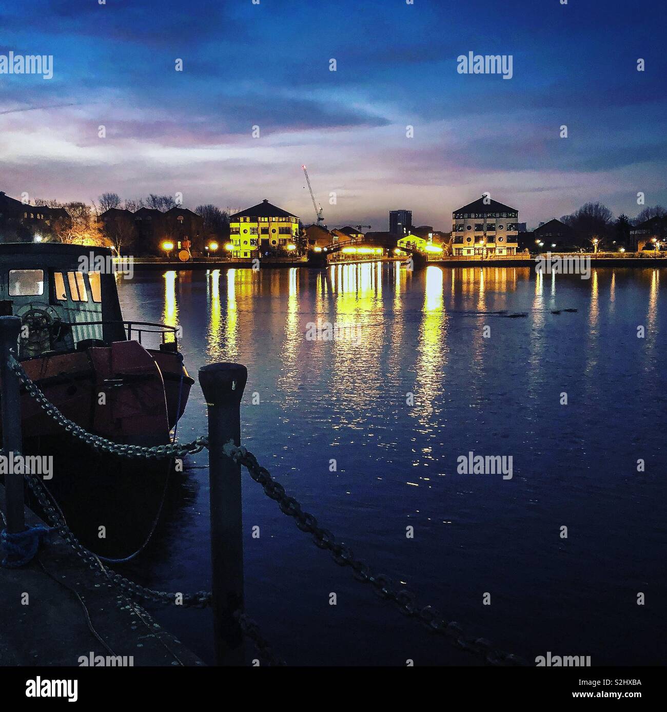 Dawn by the Millwall Docks Stock Photo - Alamy