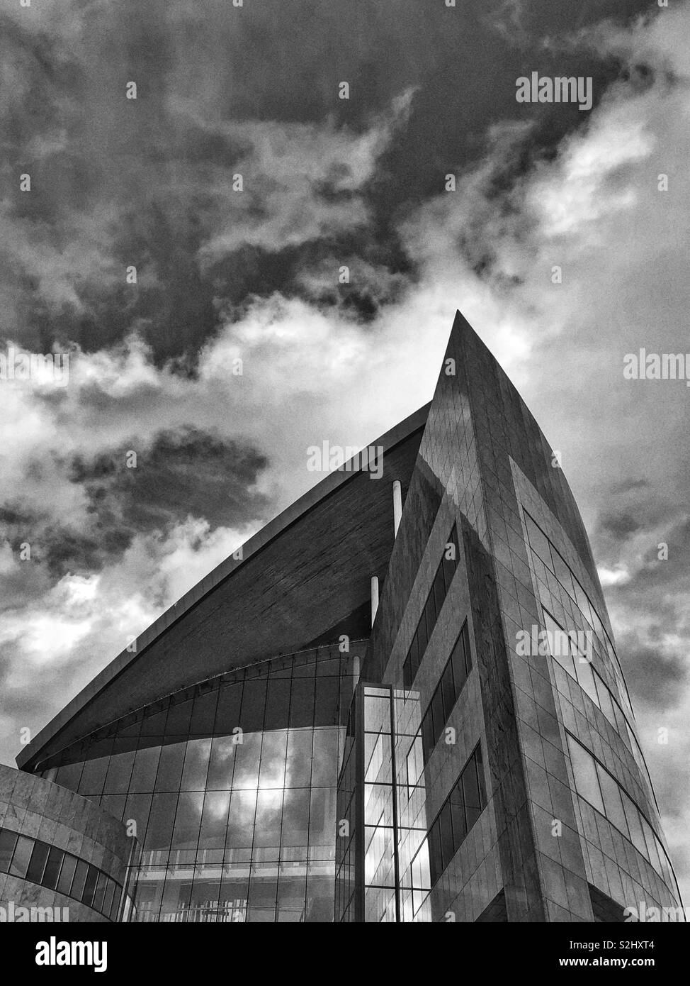Atradius building in cardiff bay Black and White Stock Photos & Images ...
