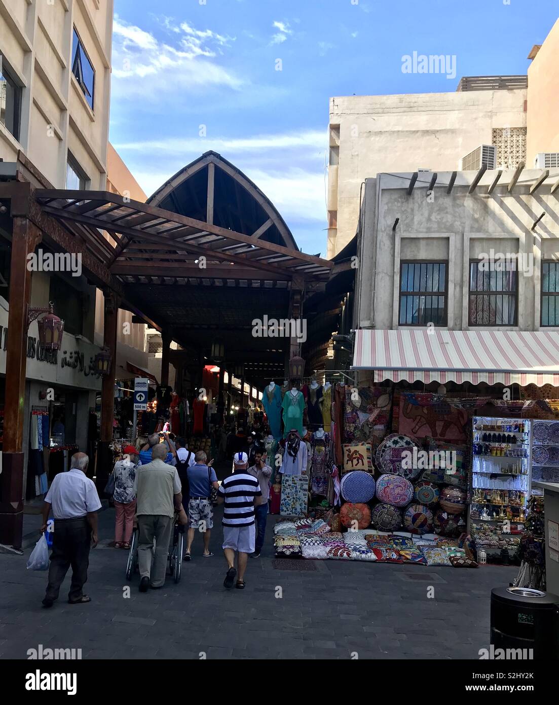 Old Dubai souk Stock Photo - Alamy