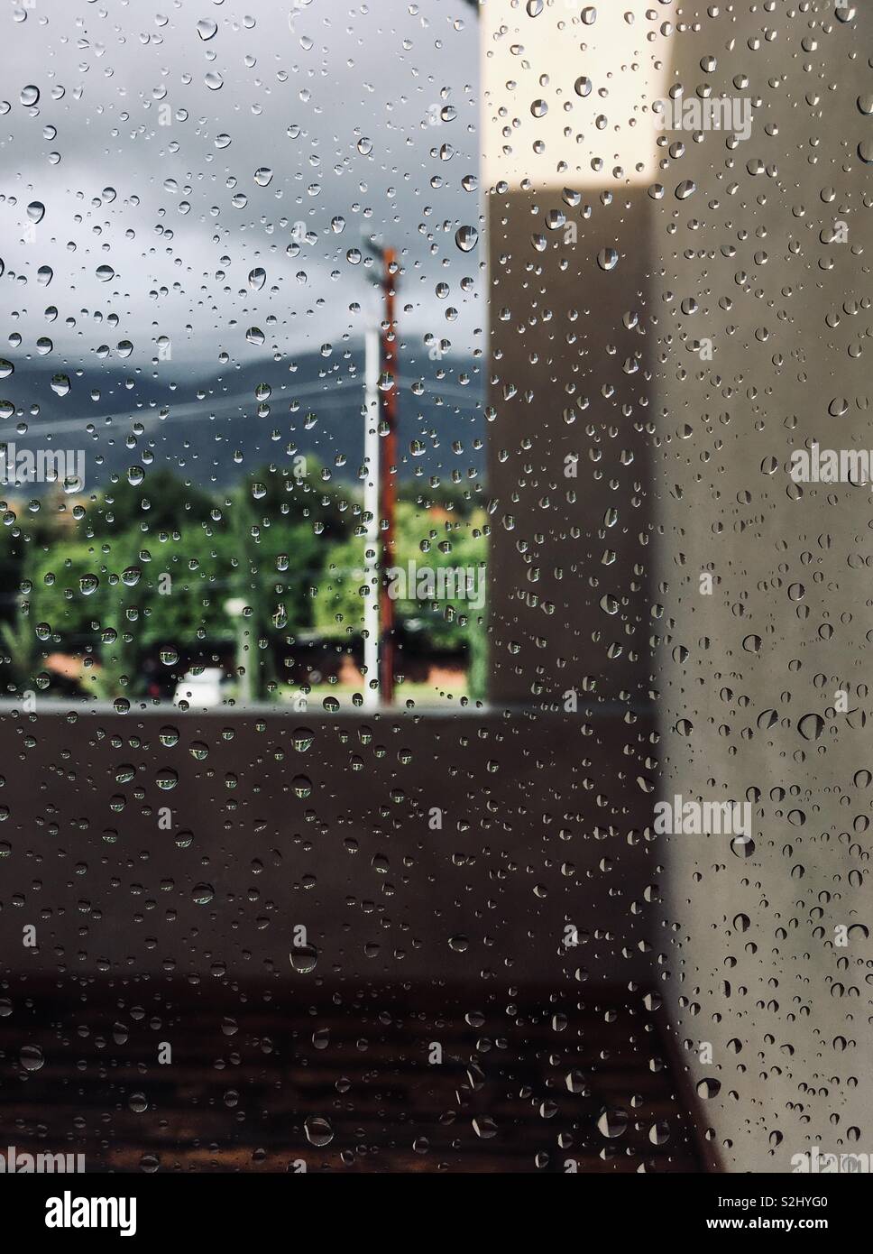 Rain on window hi-res stock photography and images - Alamy