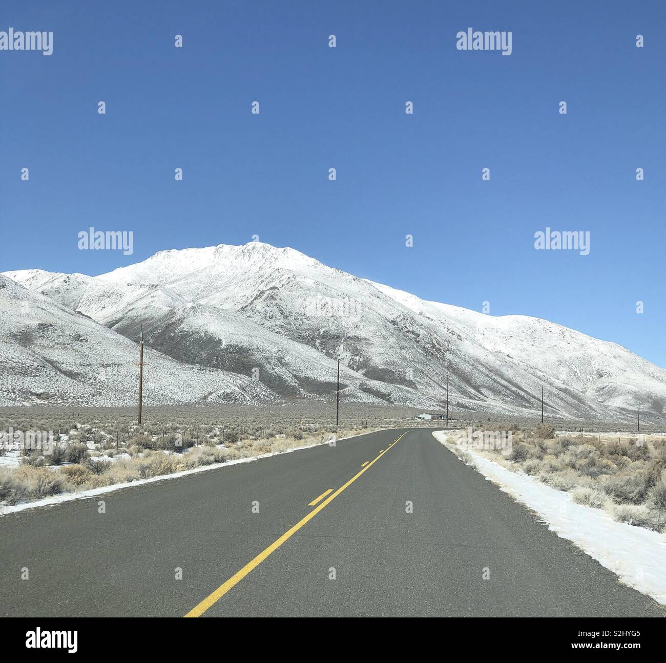 Road poles hi-res stock photography and images - Alamy