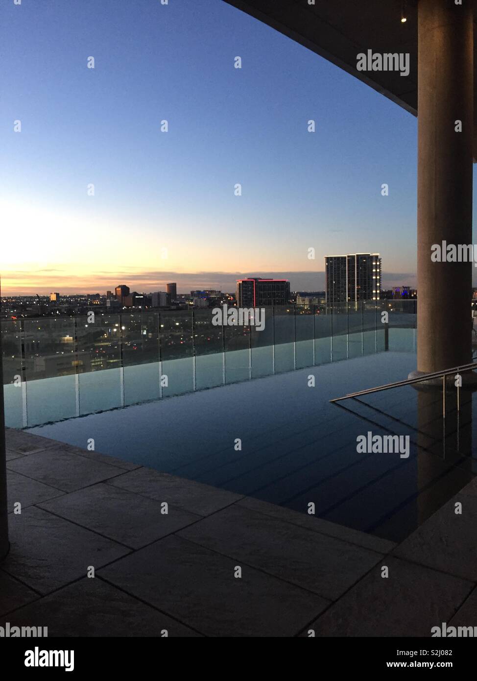Rooftop pool hi-res stock photography and images - Alamy